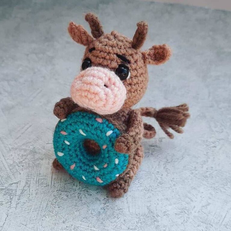 Amigurumi Bull with A Donut Free Crochet Pattern • The Art of Amıgurumı